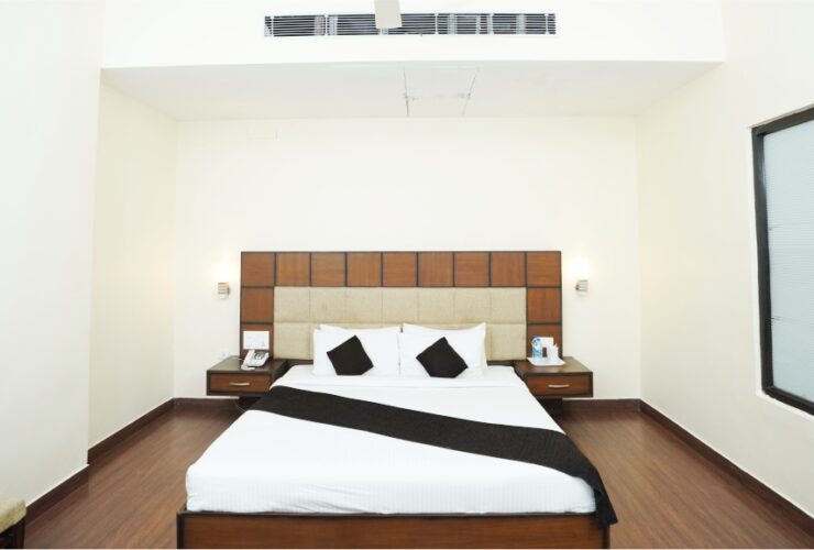 Eagle Motel – Eagle Motel